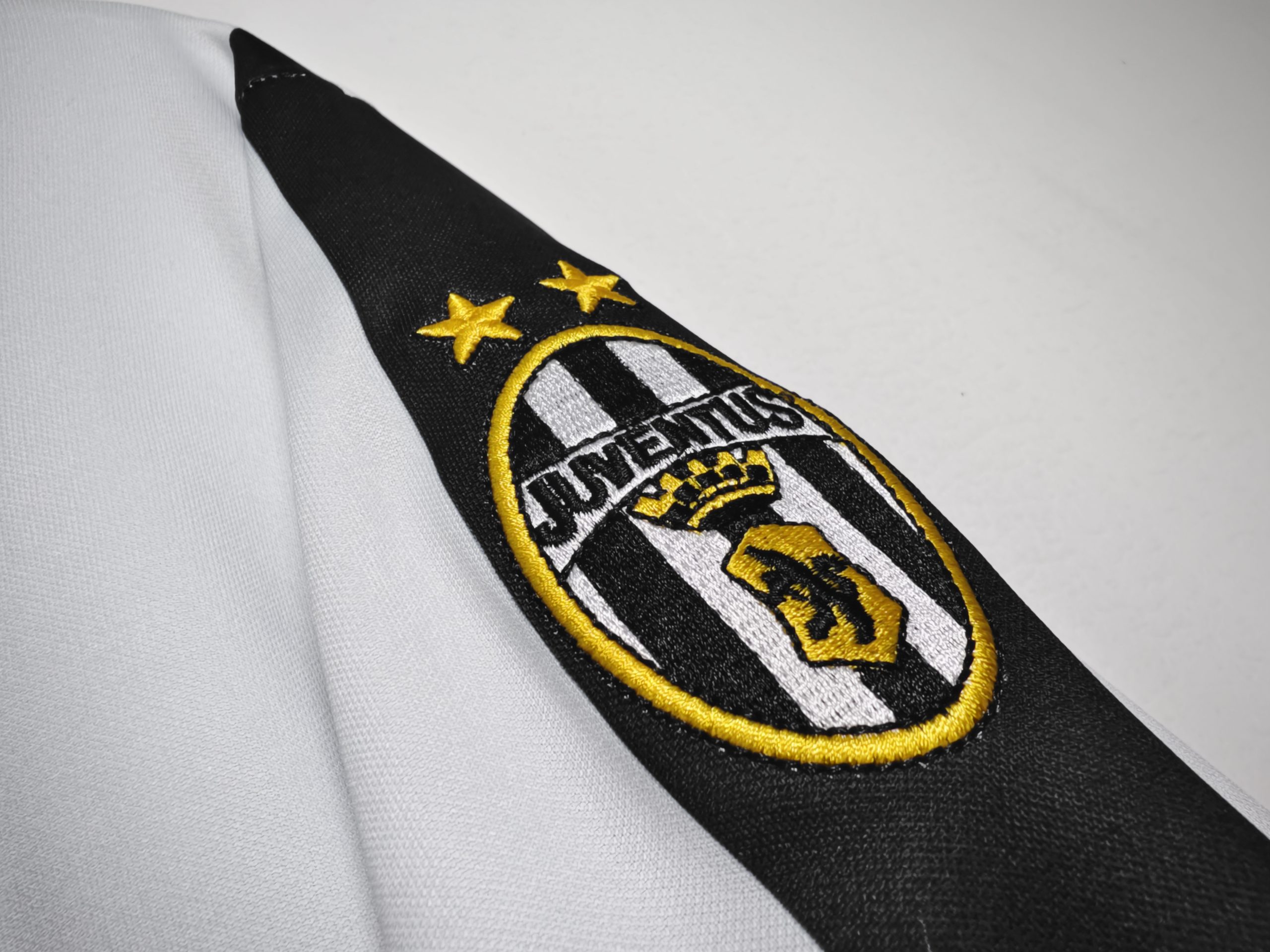 Retro 1998-99 Juventus Home Kit – sanbaer